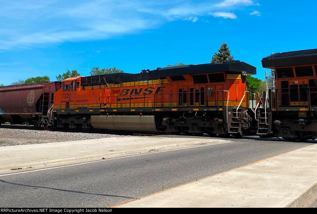 BNSF 7320
